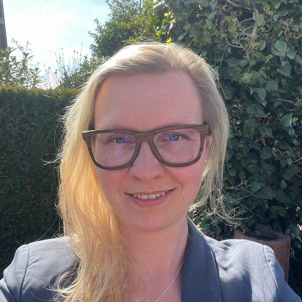 Judith Hirsch - Kauffrau für Bürokommunikation - HEITKAMP ...