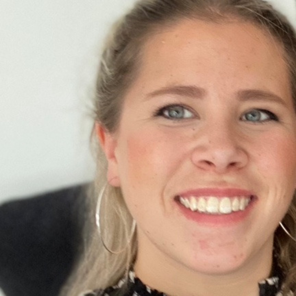 Kim Fischer - Mitarbeiterin in Recht und Revision - Fahrzeug-Werke LUEG ...