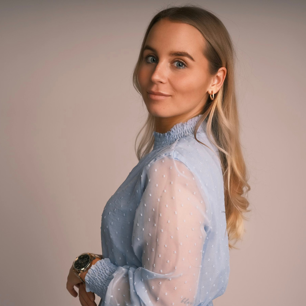 Marla Volz - Junior Projektmanagerin - FIEGE | XING