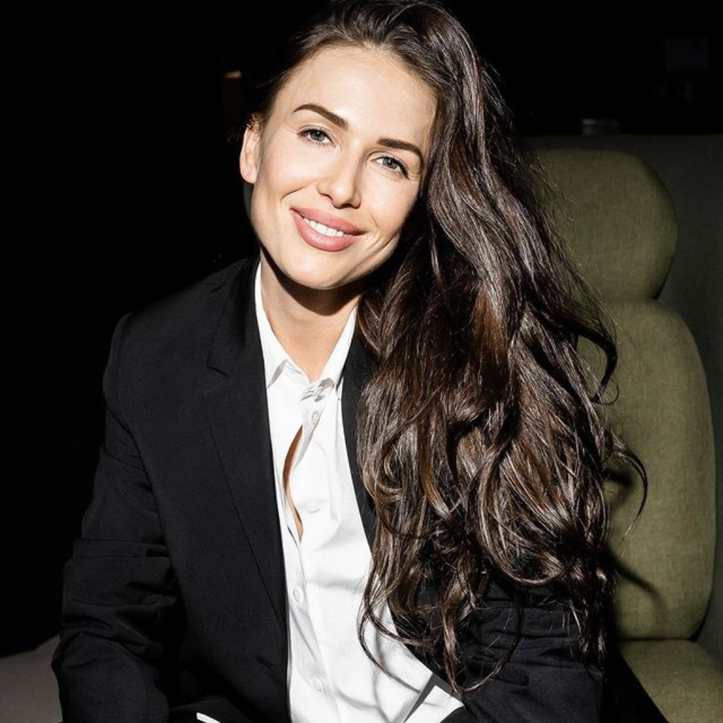 hei shou - Shareholder management - Kering | XING