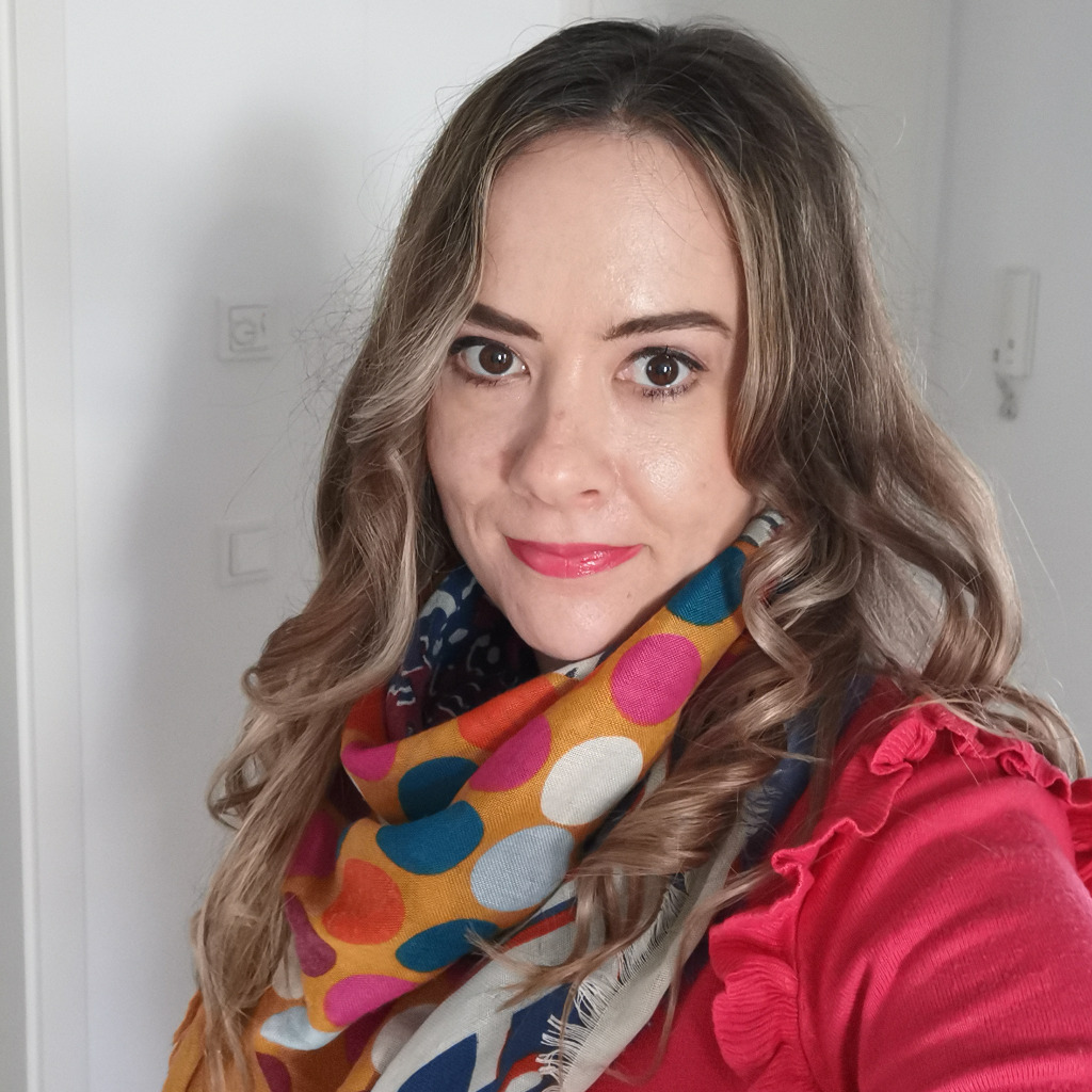 Jennifer Molitor - Mitarbeiter Vertrags-und Transaktionsmanagement ...