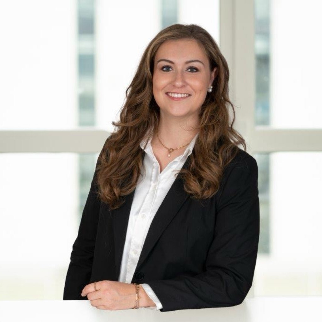 Lina-Marie Ernst - Healthcare und Social Media Managerin - Bahnhof ...