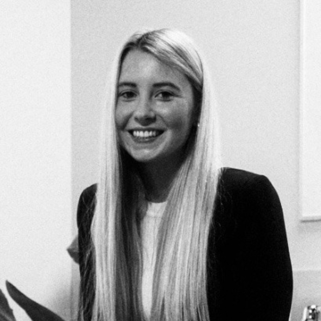 Laura Weiss's Instagram, Twitter & Facebook on IDCrawl