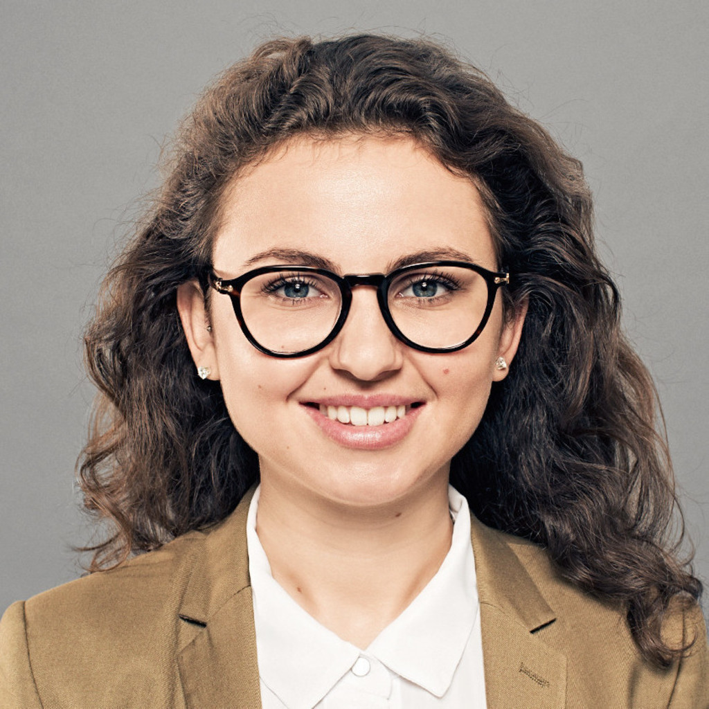 Alisa Garcia - Sachbearbeiterin Schuladministration - Kalaidos Fachhochschule | XING