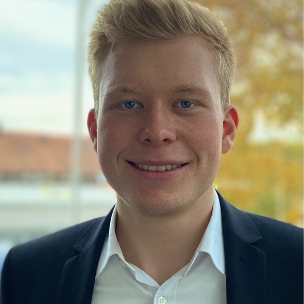 Luc Petzold - Food Manager - Flughafen Lübeck | XING