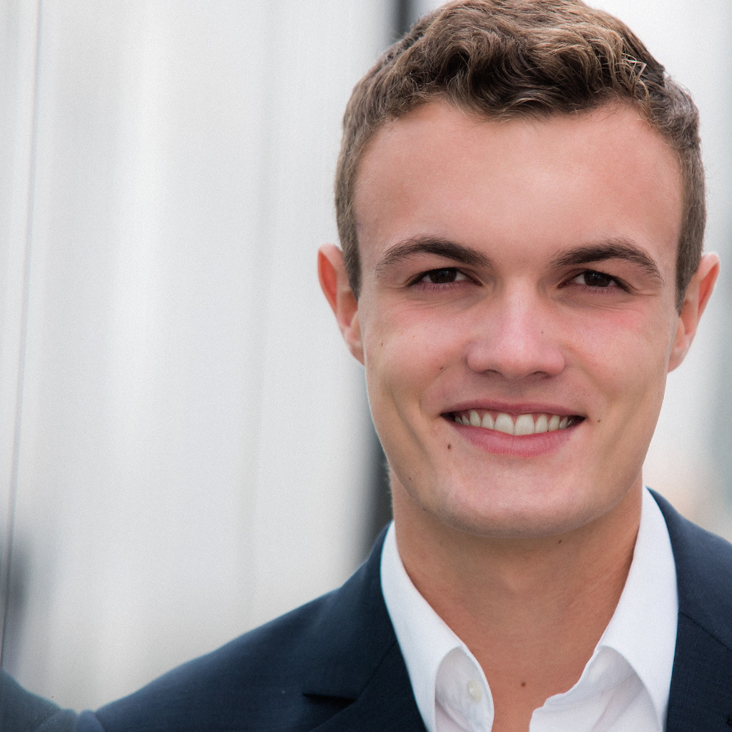 Daniel Lösch - International Management - International School of ...