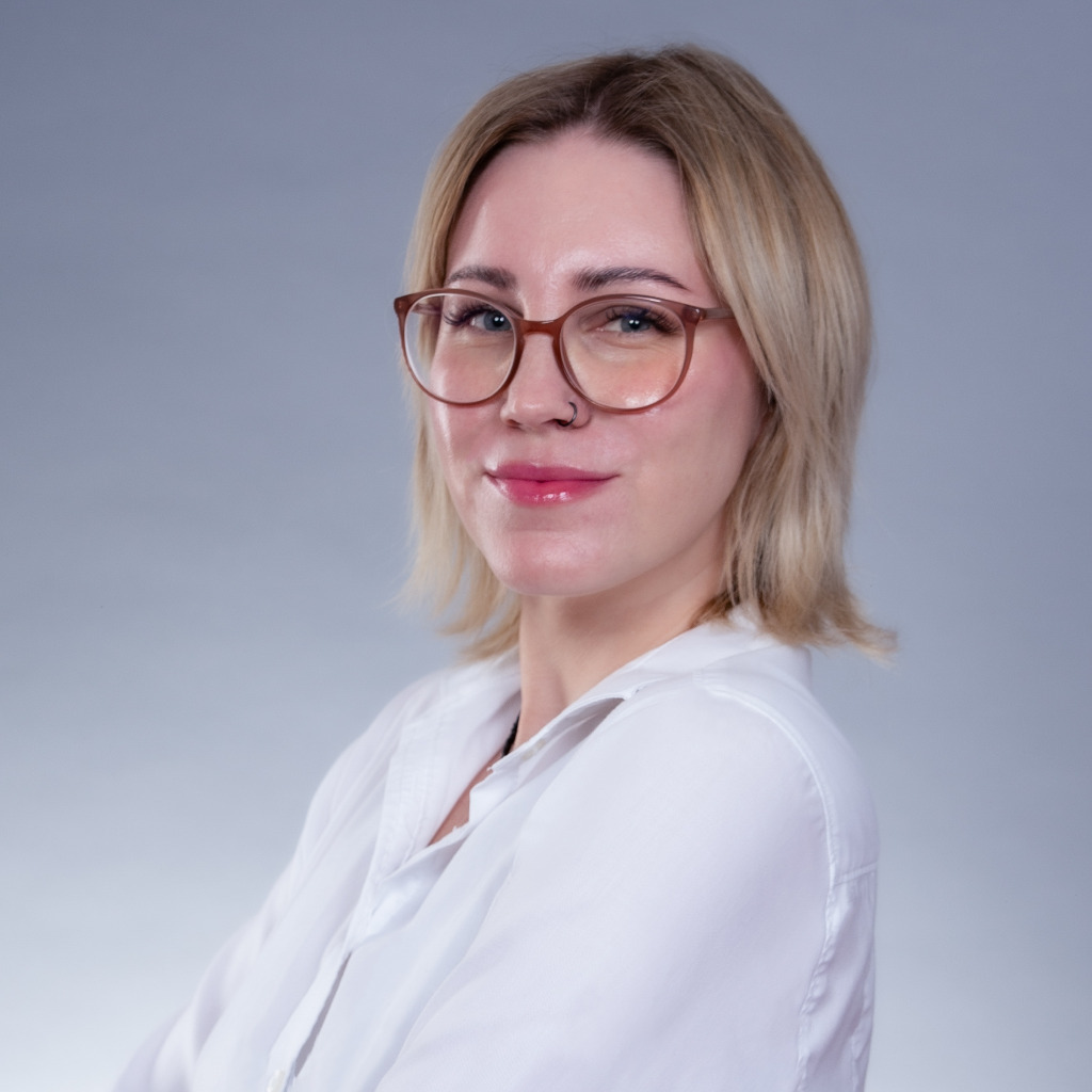 Janine Glaser - Research Consultant - ARES Recruiting GmbH | XING