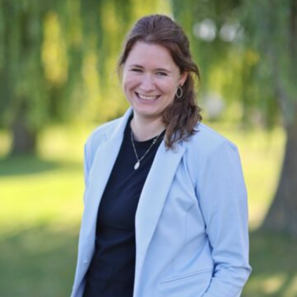 Lisa Frost - Mitarbeiter Guest Service Operations and Projects - AIDA ...