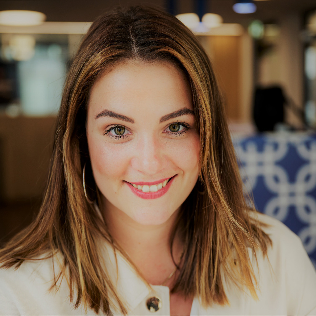 Alessandra Schmele - Serienprojektleiterin - Atruvia AG | XING