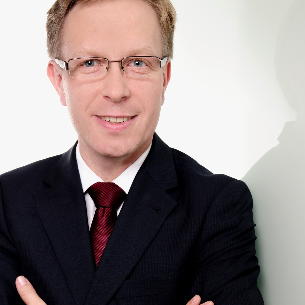 Dr. Michael Engesser - Hauptabteilungsleiter Personal & Prokurist ...