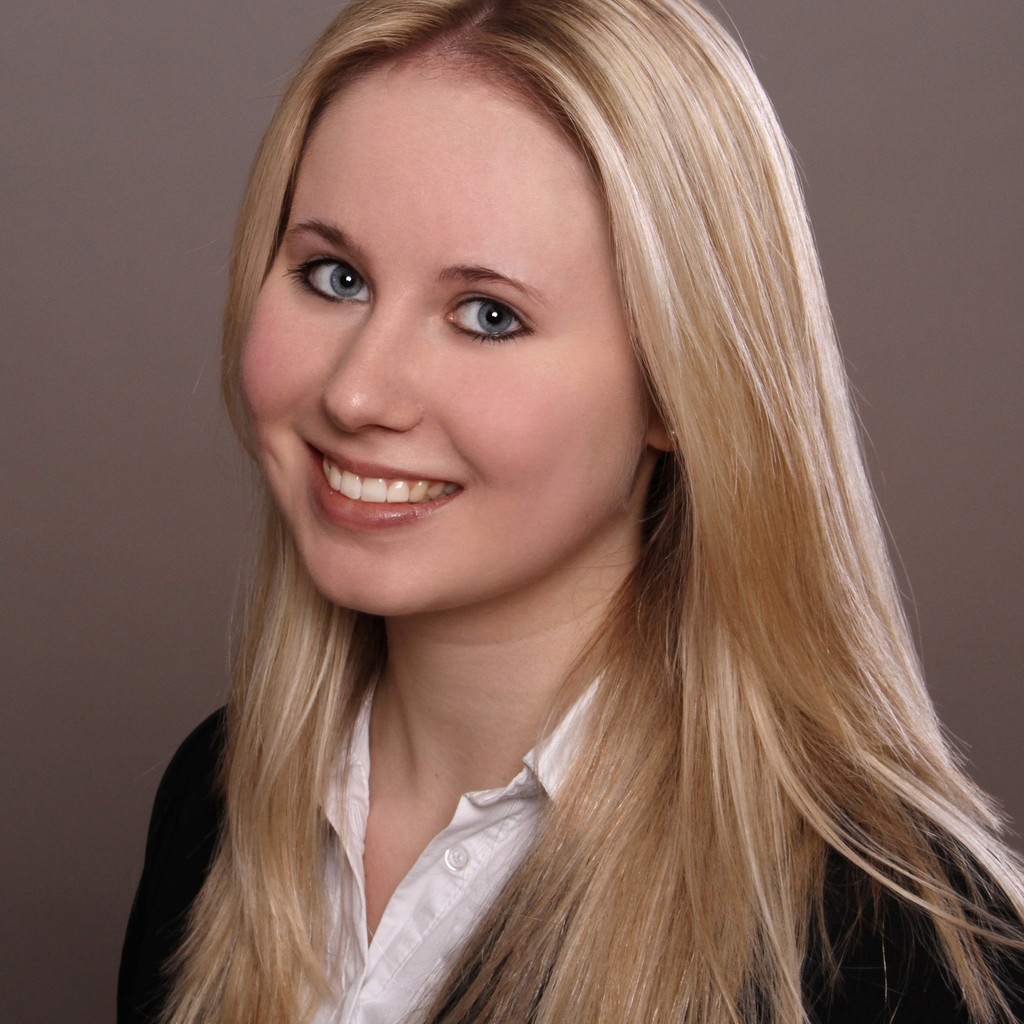 Hannah-Maria Feustel - HR Development & Training Management - Simdustry ...