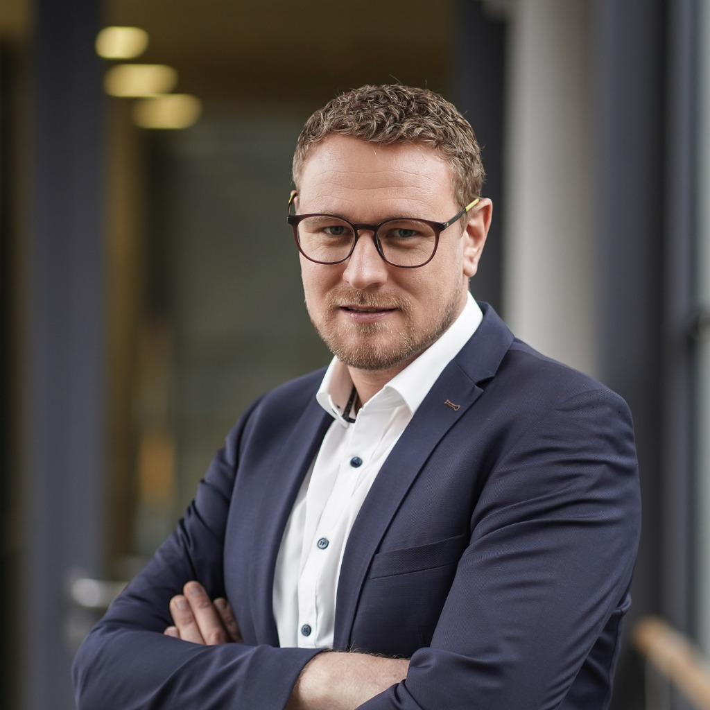 Florian Auer - Teamleiter Einkauf und Lieferantenqualität - Robel Bahnbaumaschinen | XING