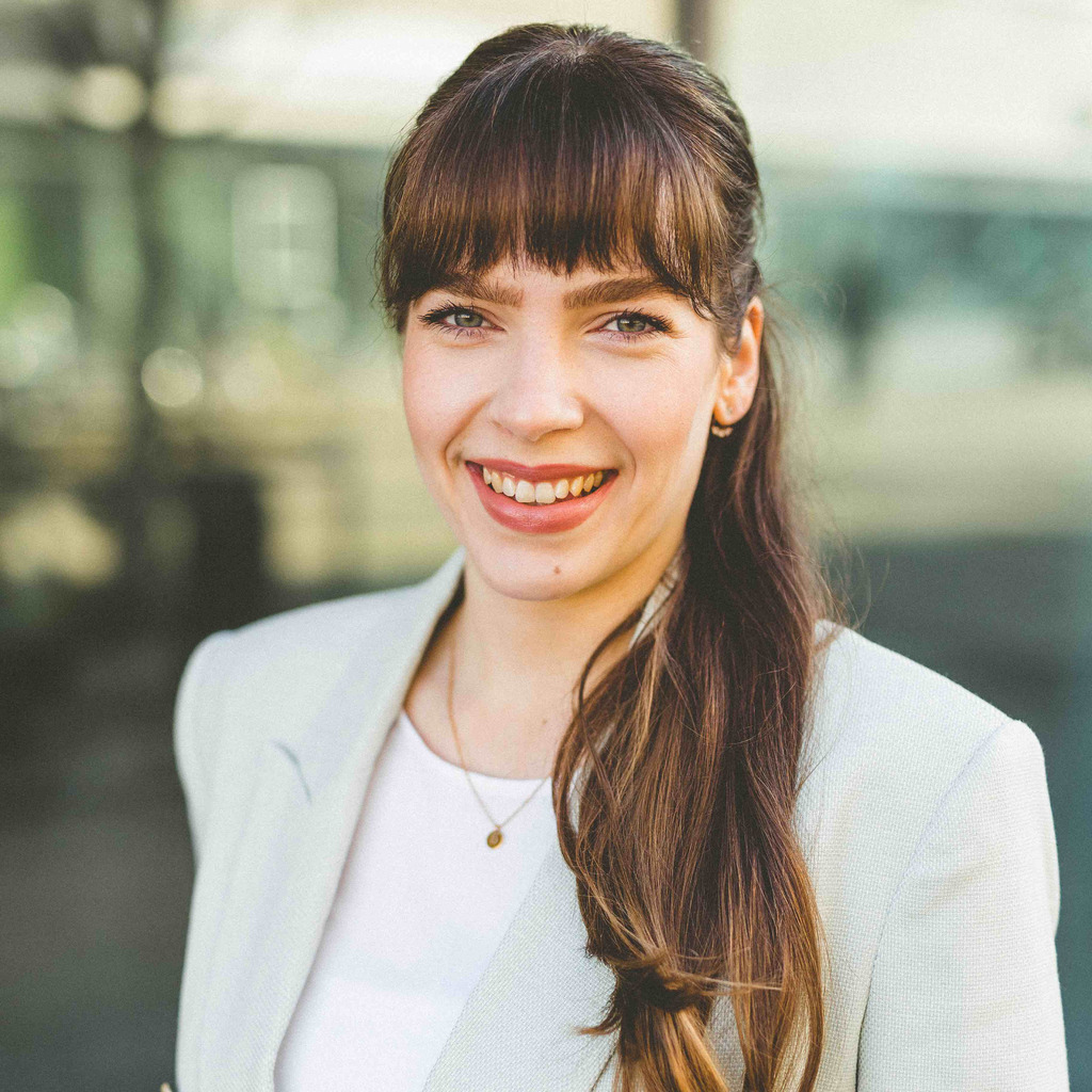 Anna Puhlmann - Spezialistin Datenanalyse & HR-IT - Deutsche Bahn - DB ...