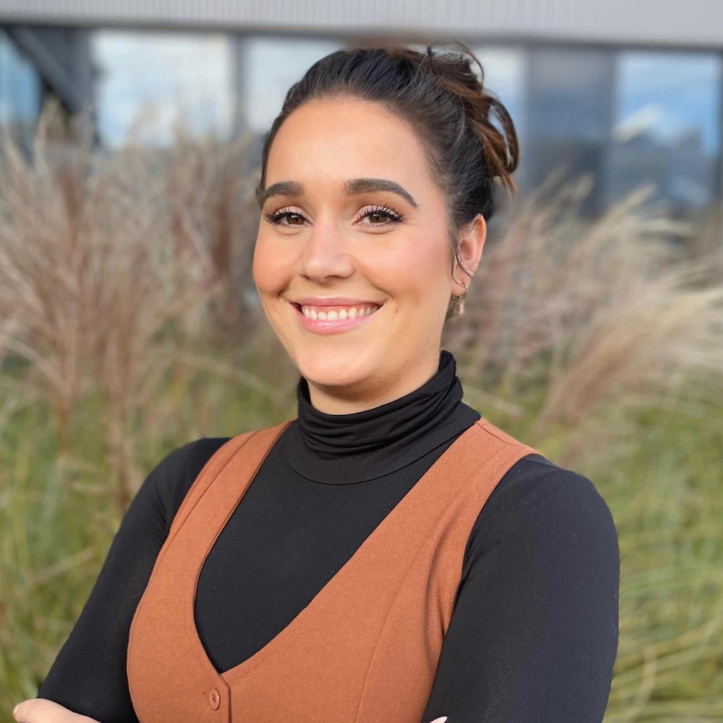 Julia Vonach - Personalentwicklerin - GRASS Group | XING