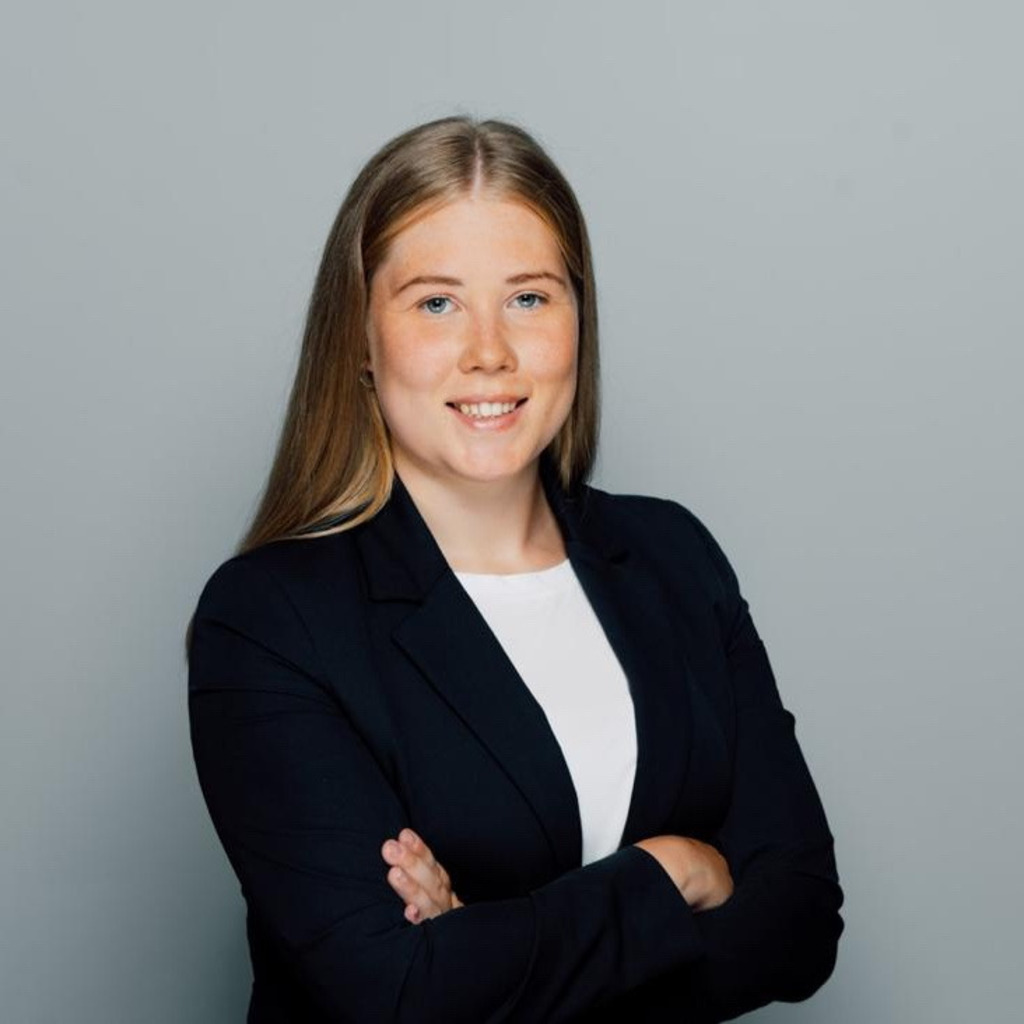 Marie Kummer - Filialdirektorin - Deutsche Bank AG | XING