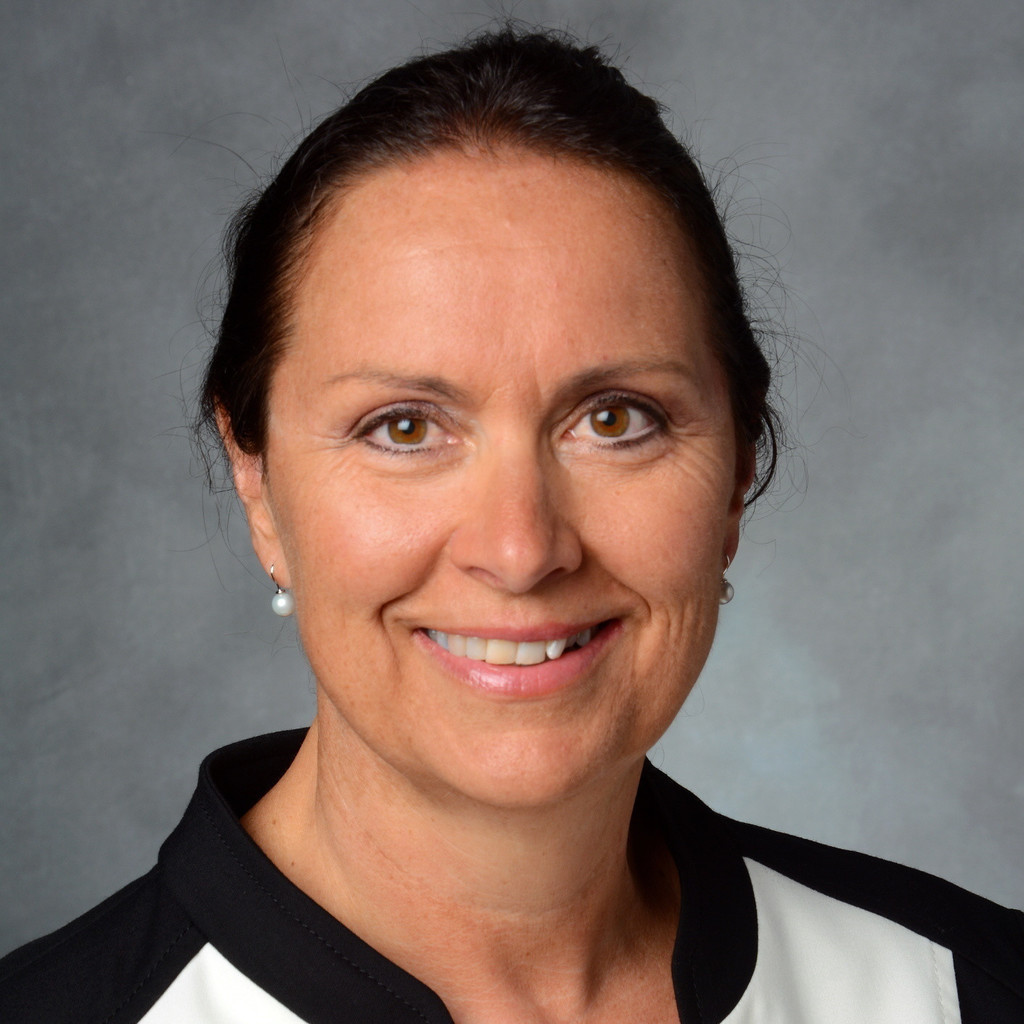 Heidi Foster - Head Marketing Communications - AM Suisse | XING