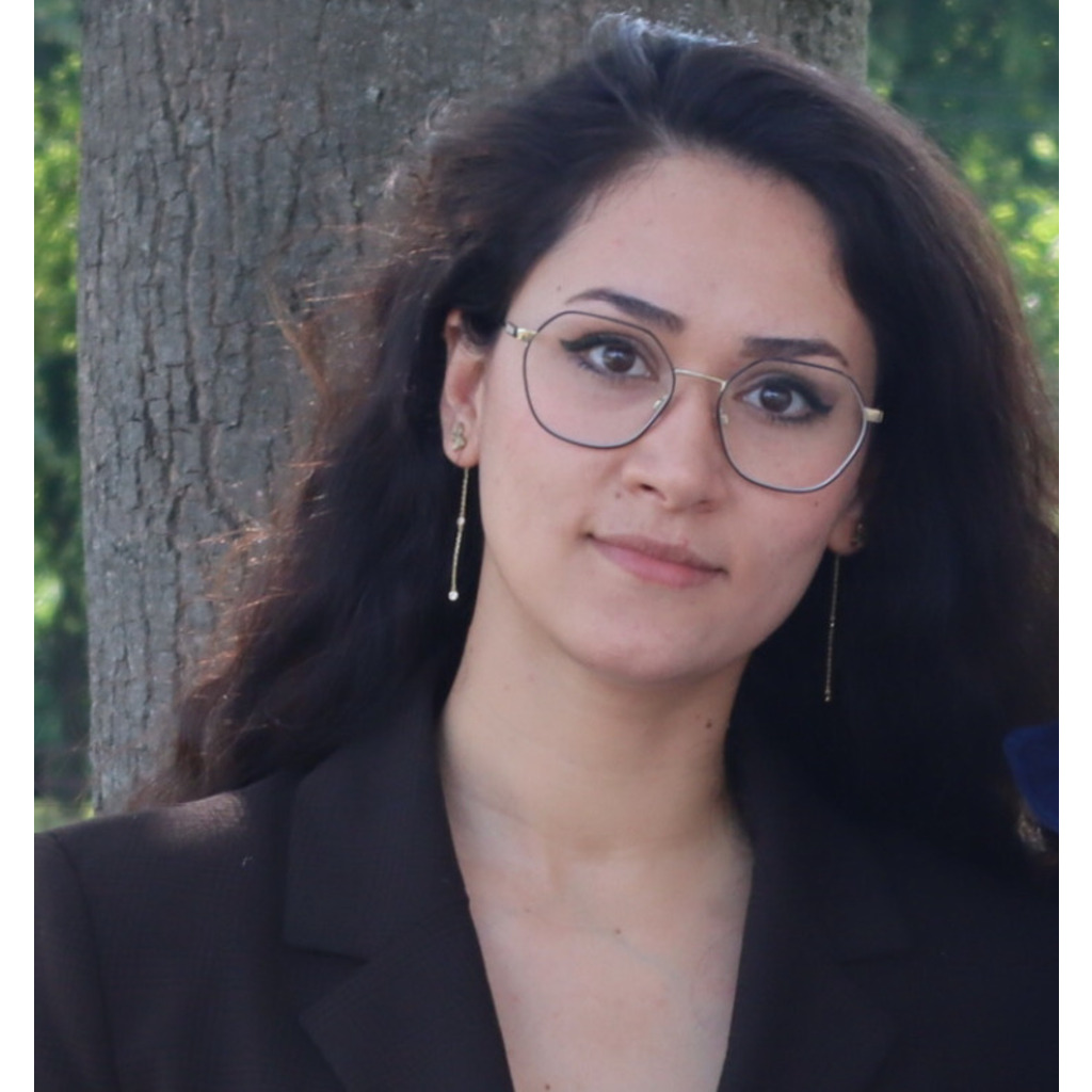 Farima Salehi - Praktikantin - VHV Gruppe | XING