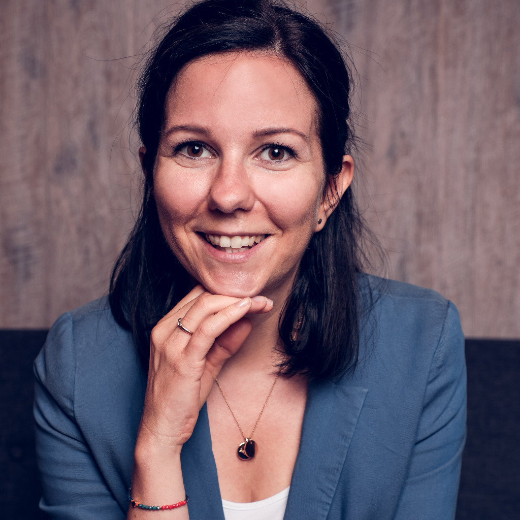 Kristin Wenzel - Sachbearbeiter: IT Projekte, Social Media Manager und ...
