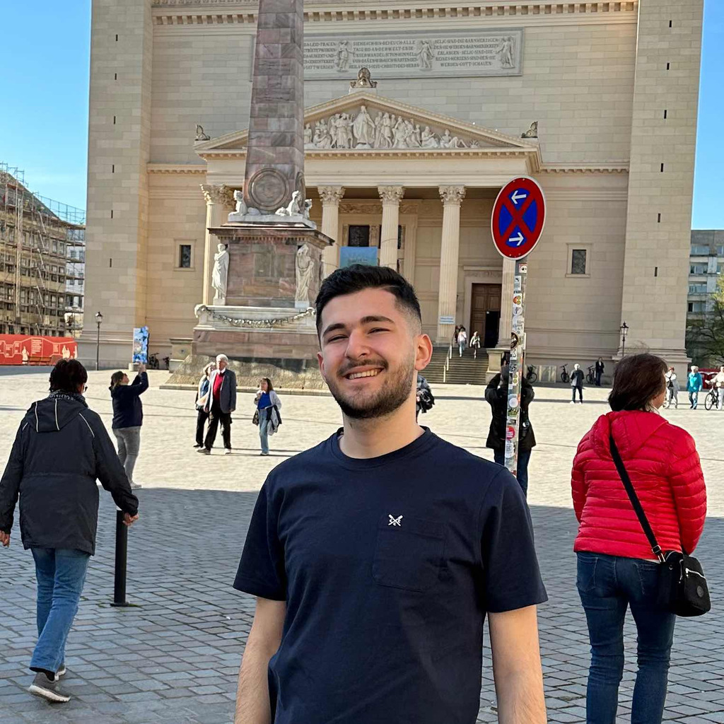 Ali Abbasov - Waiter - Restaurant No Name | XING