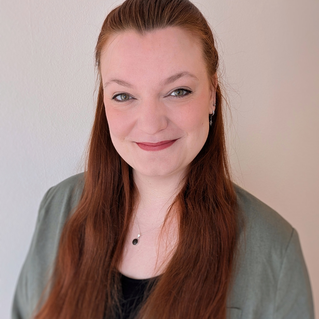 Laura Peters - Kunsttherapie - Kunstakademie Hamburg | XING