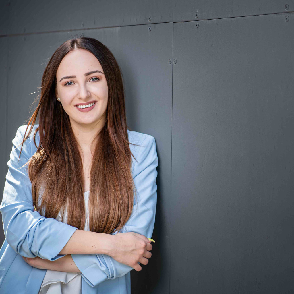 Sabrina Strupp - Fachwirtin für Versicherungen und Finanzen - AXA ...