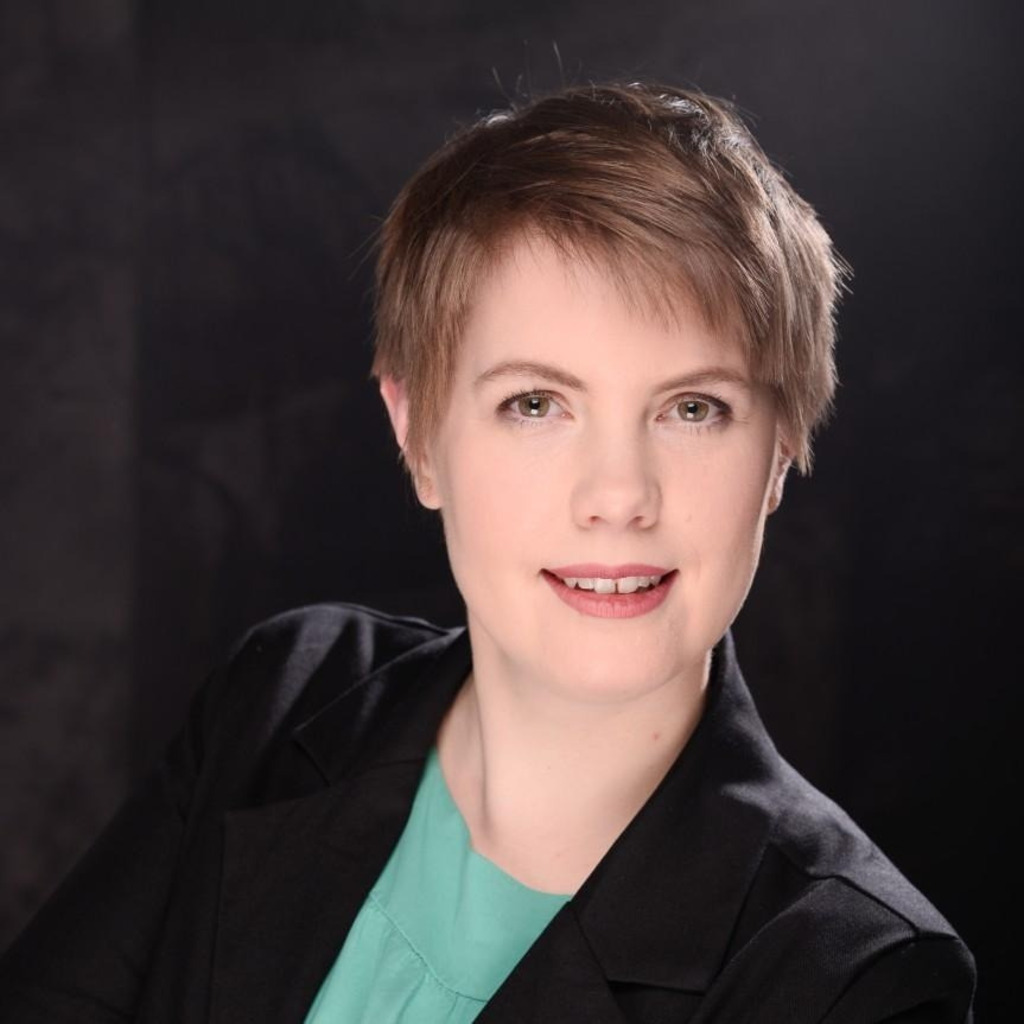 Stephanie Lindner - Grafikdesignerin - Deutsche Bahn - DB Engineering ...