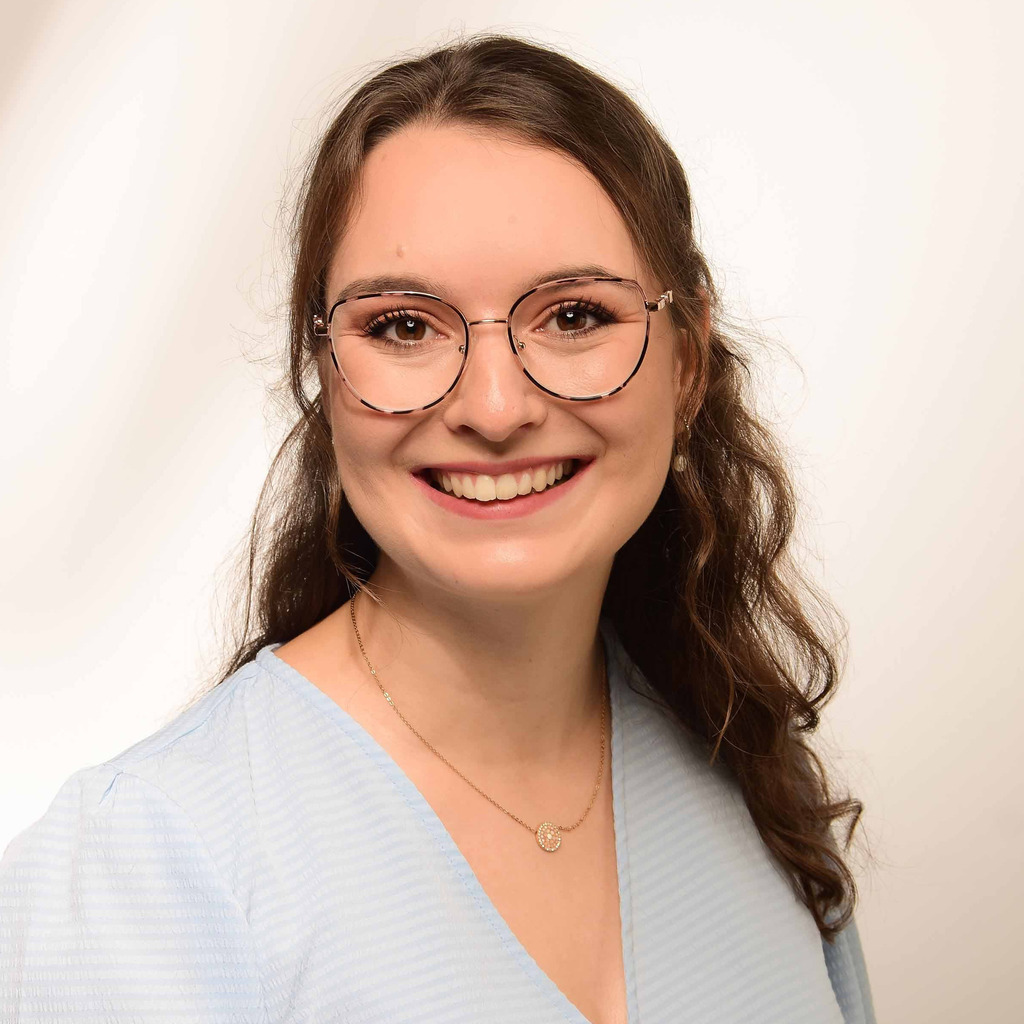 Kristin Heinrich - Augenoptikerin - Apollo-Optik GmbH & Co. KG | XING