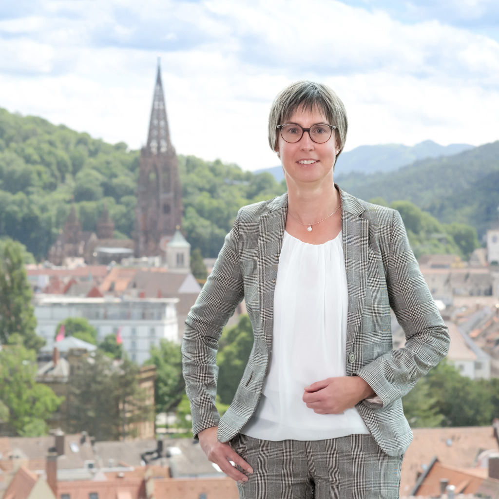 Alexandra Juli - Senior Manager | Steuerberaterin - EY Tax GmbH Steuerberatungsgesellschaft | XING