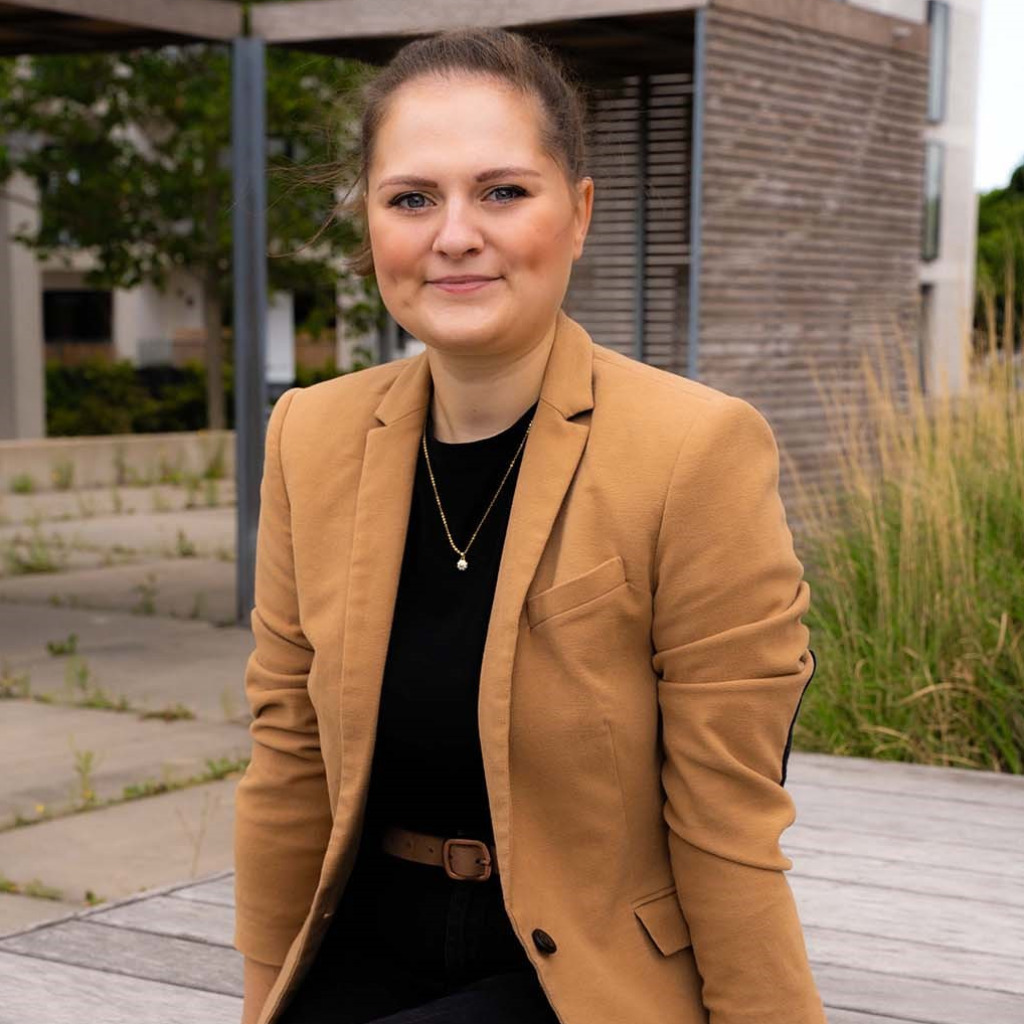 Regina Singer - Werkstudentin - Zech Group | XING