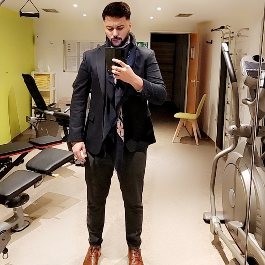 Ameer Abbas - Night Auditor - novum publishing gmbh | XING