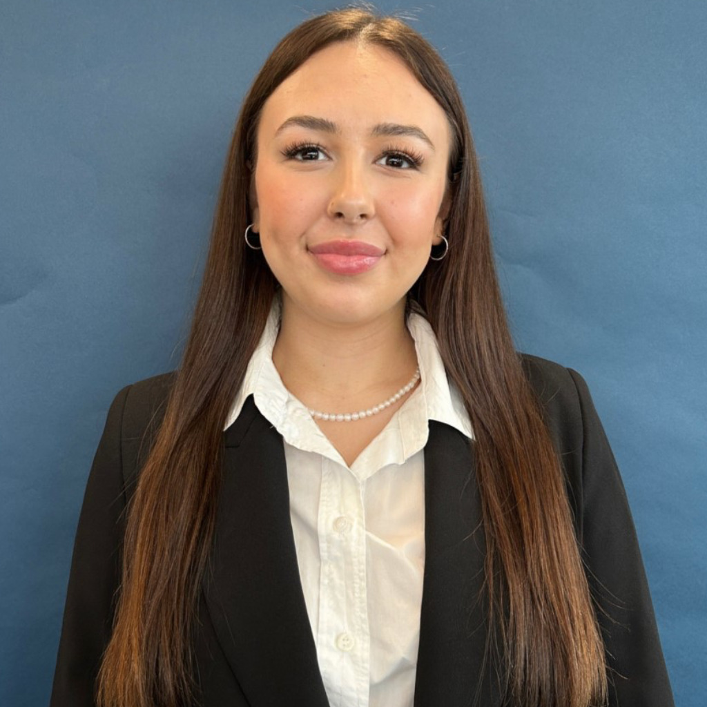 Eliz Cakir - PR-Assistent - becker döring communication | XING