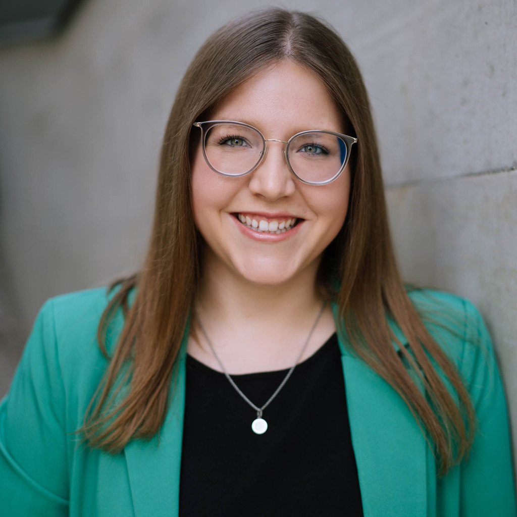 Johanna Becke - Betriebswirtin - CRS gruentechnik GmbH | XING