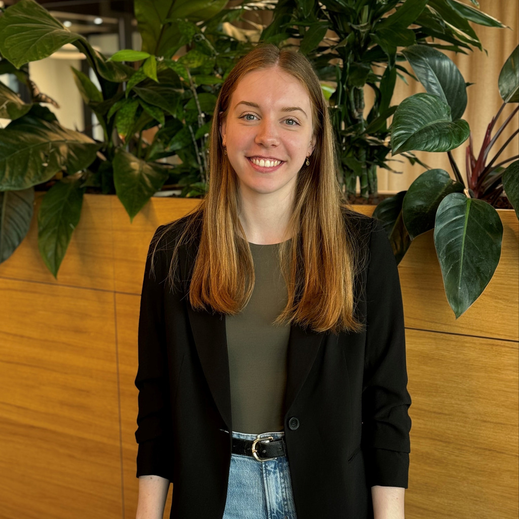 Eve Redenius - Talent Sourcing Partner | People & Culture - FIEGE | XING