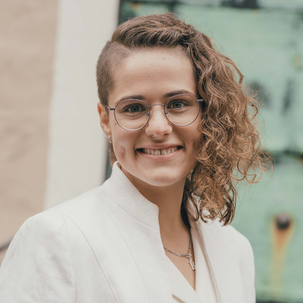Laura Motzet - Steuerfachwirt - Unternehmen | XING