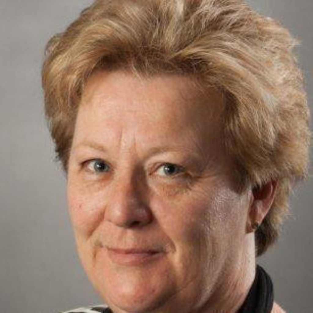 Claudia Powell's Instagram, Twitter & Facebook on IDCrawl