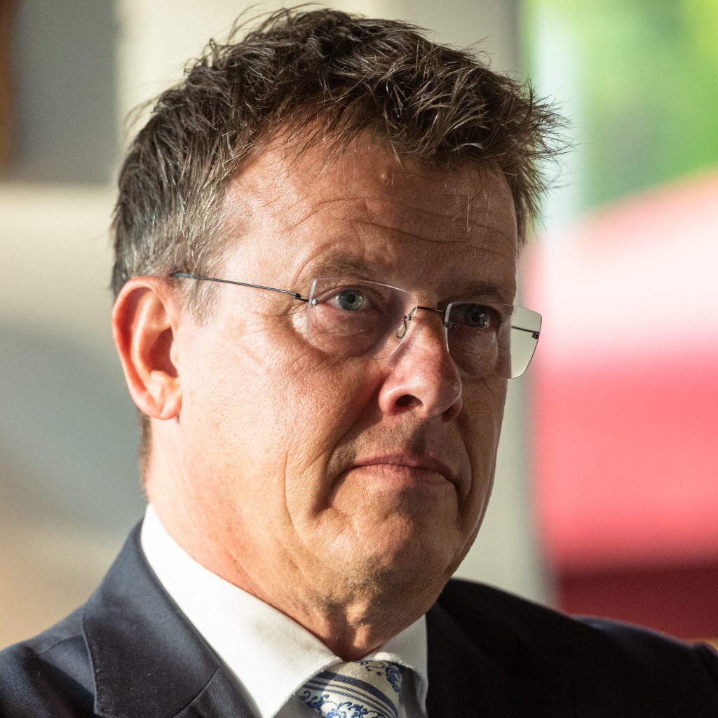 Prof. Dr. Michael Lister - Institutsdirektor zeb.bs und Head of zeb ... Prof. Dr. Michael Lister - Institutsdirektor zeb.bs und Head of zeb ...
