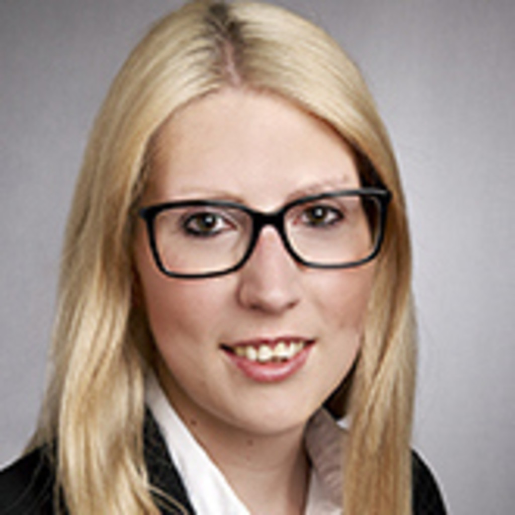 Nadine Sochor - Volljuristin - CosmosDirekt | XING