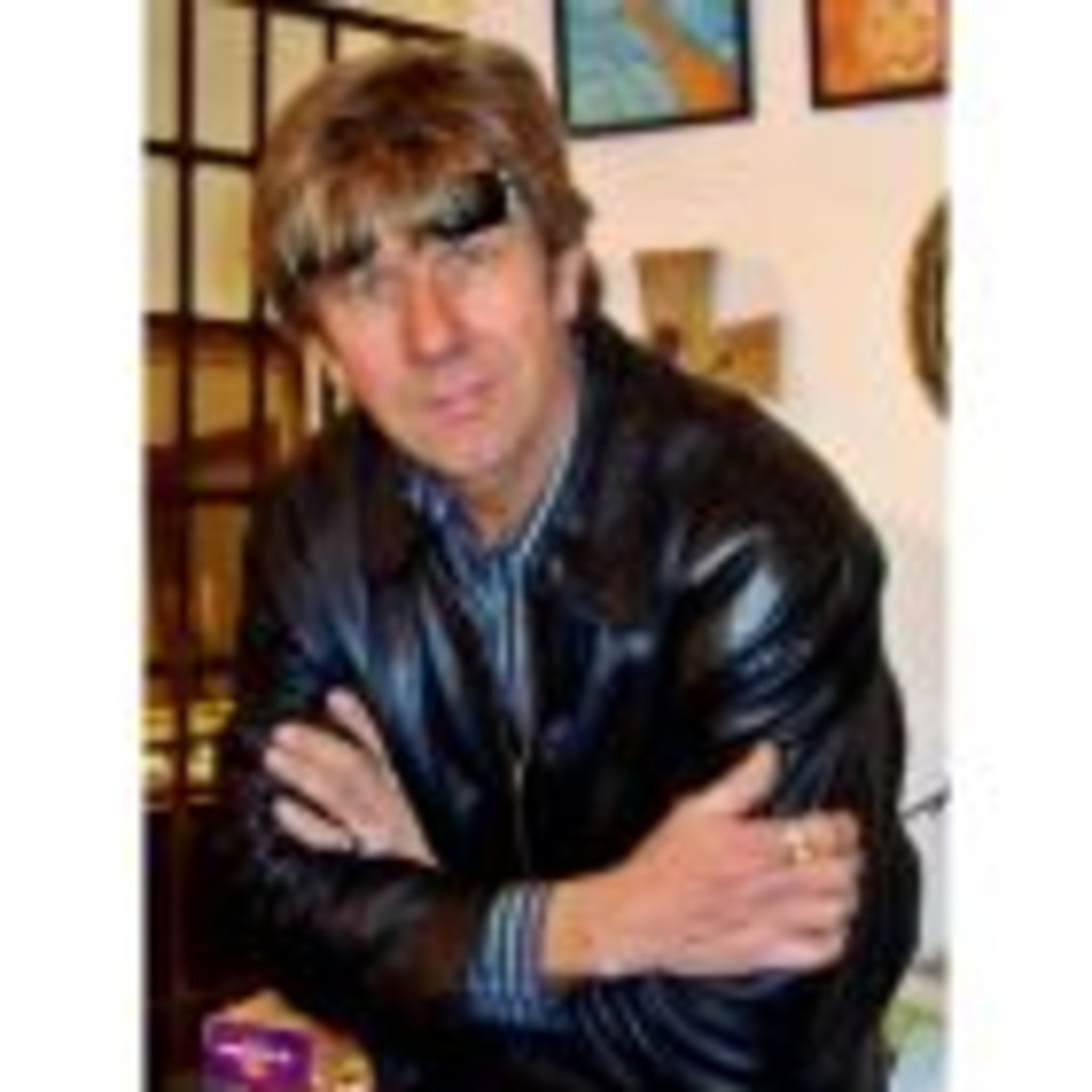 Simon Stengel - Master Interior Designer - ICONS UNLIMITED | XING