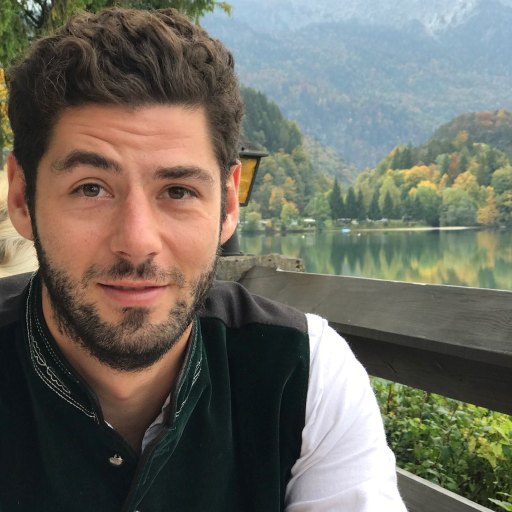 Manuel Böhm - Geschäftsführer - Bäckeralm | XING