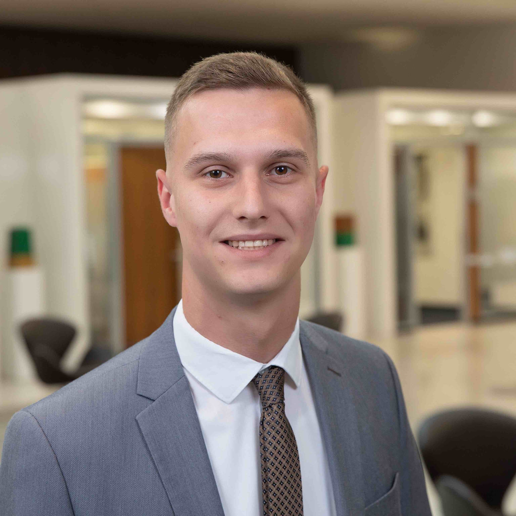 Timon Jaworek - Privatkundenberater gehobenes Segment - Gladbacher Bank ...