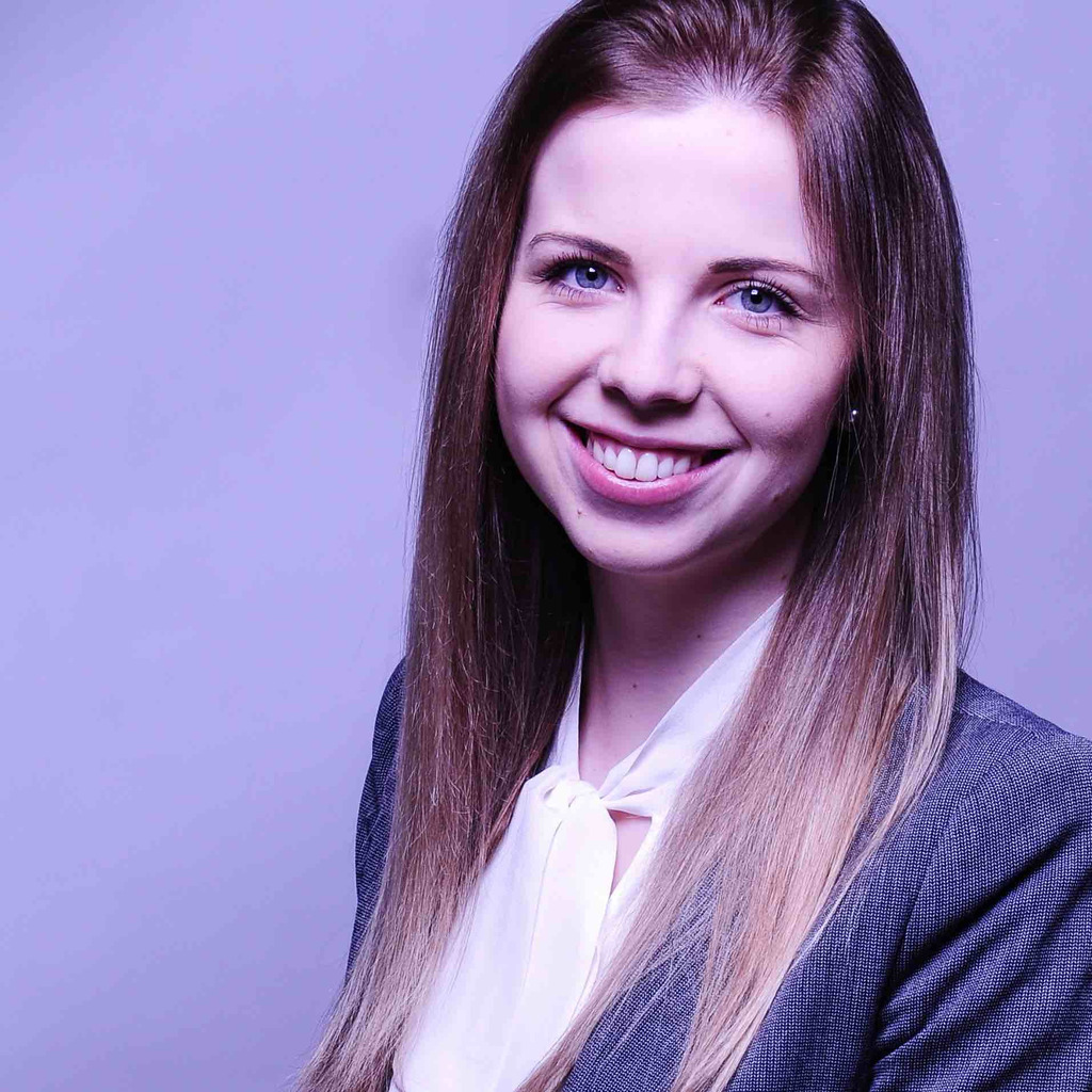 Nina Freyer - Technology Consulting - CIO Advisory - PwC Deutschland | XING