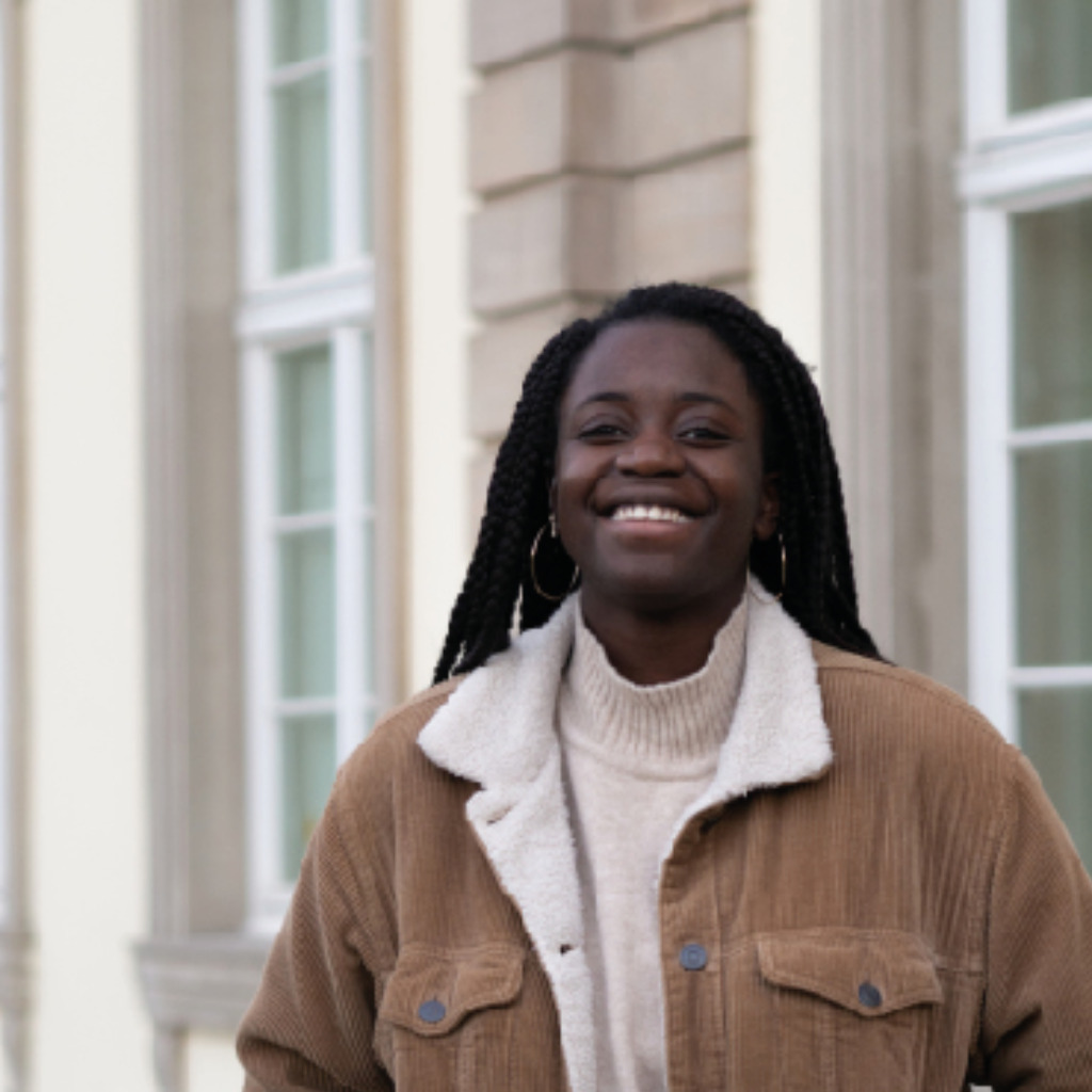 Julia Benedicta Massamba - Werkstudent Grafik-Design & Marketing ...