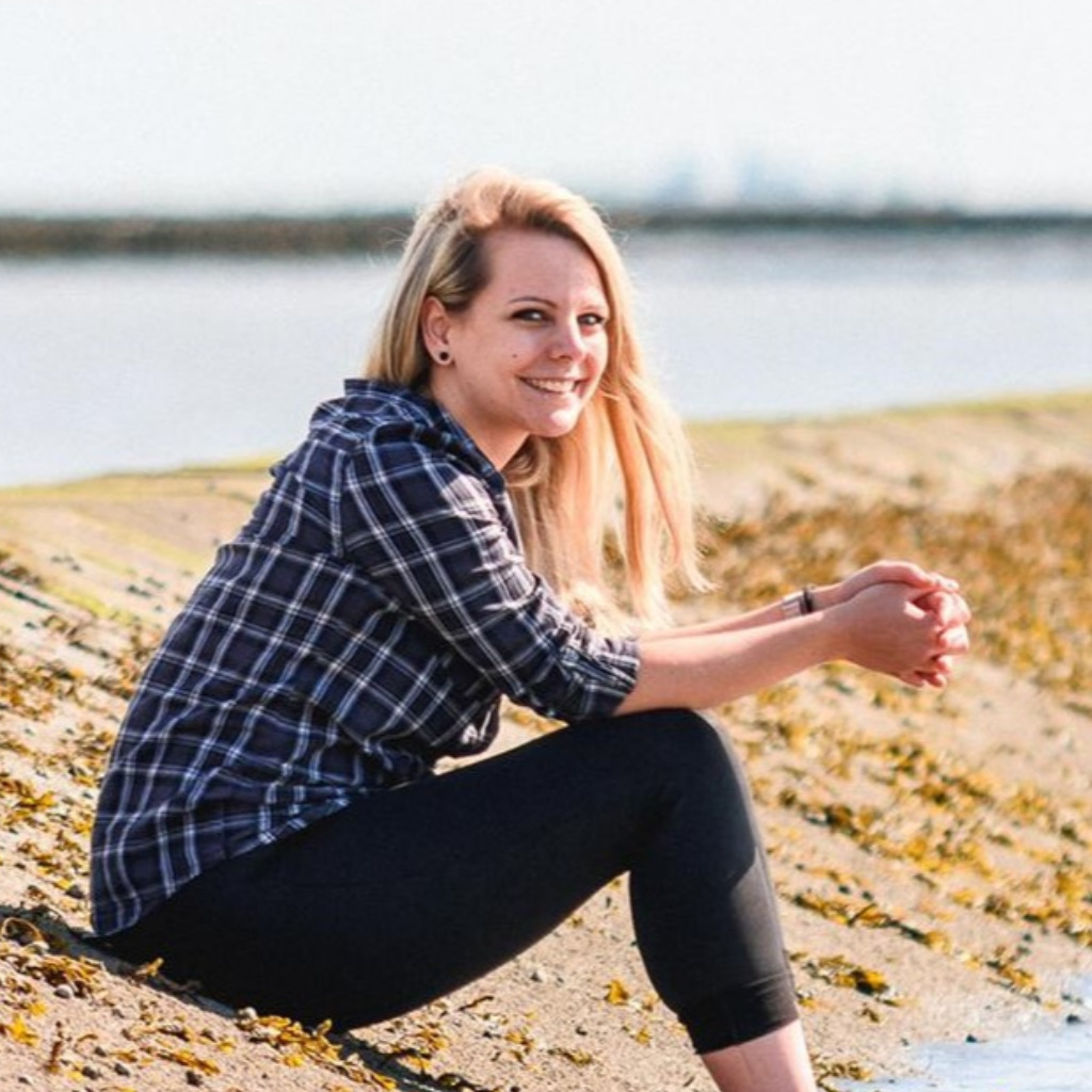 Lena Fürst - Projektleitung - Initiative für Intensivpädagogik gGmbH | XING