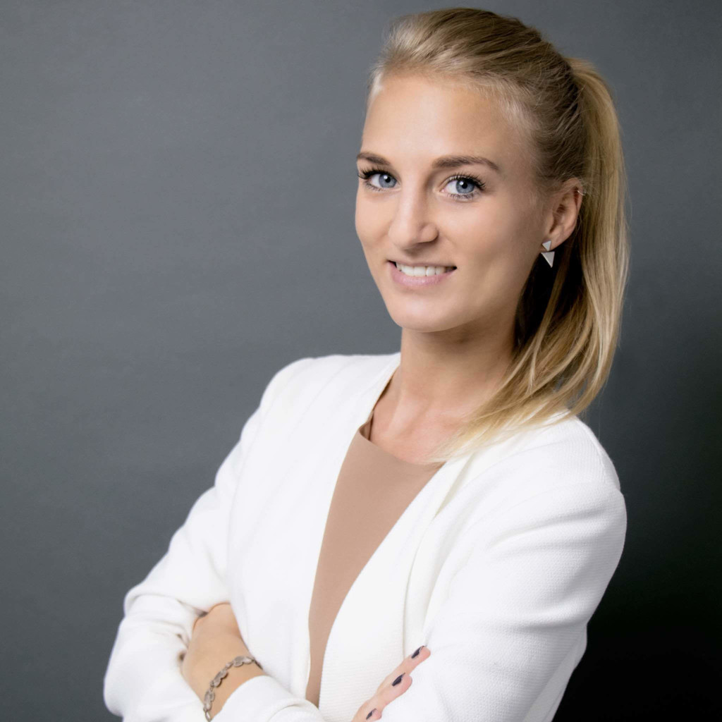 Julia Mertens - CRM Marketing Manager - Adam Hall Group | XING