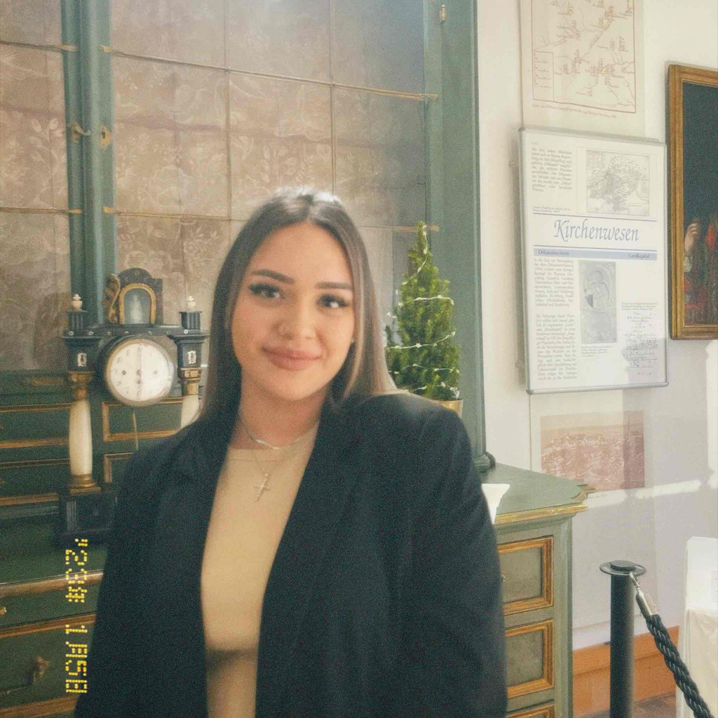 Christina Dell - Rental Sales Agent - SIXT SE | XING