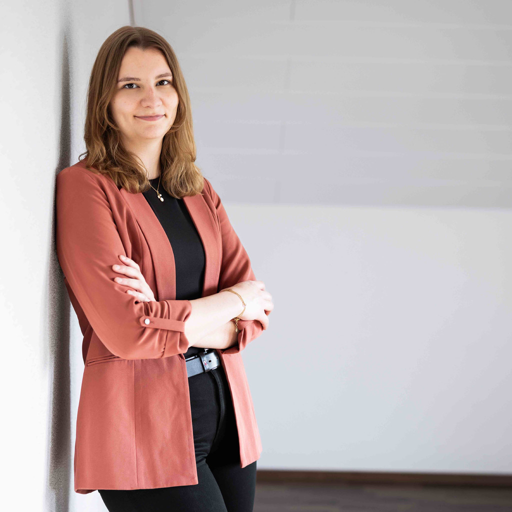 Lisa Krebs - Senior Consultant SLT Logistics - cbs Corporate Business ...