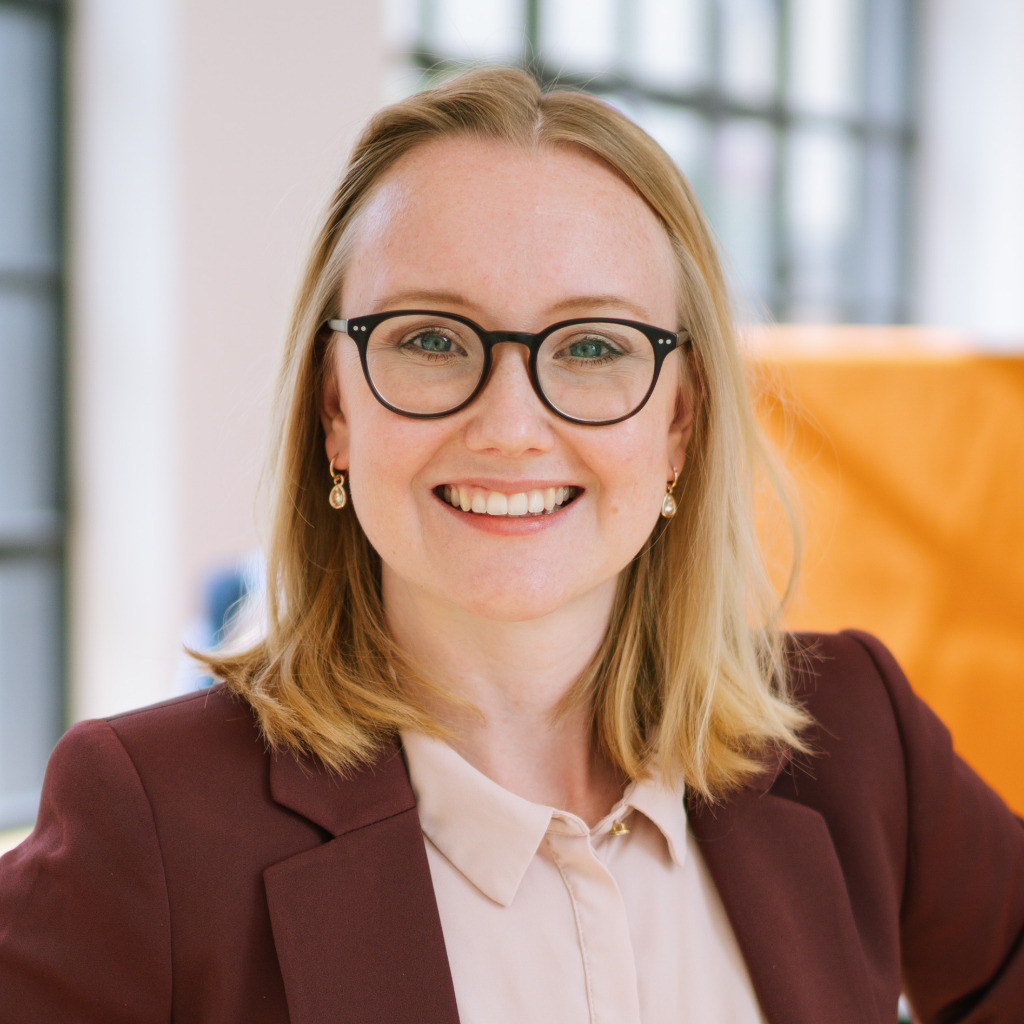 Lena Reich - Unternehmensjuristin - Zott SE & Co. KG | XING