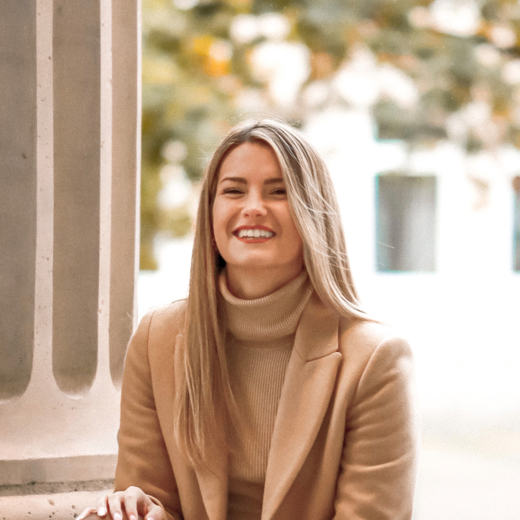 Vivien Adamek - Mediendesign - b.i.b international college Hannover | XING