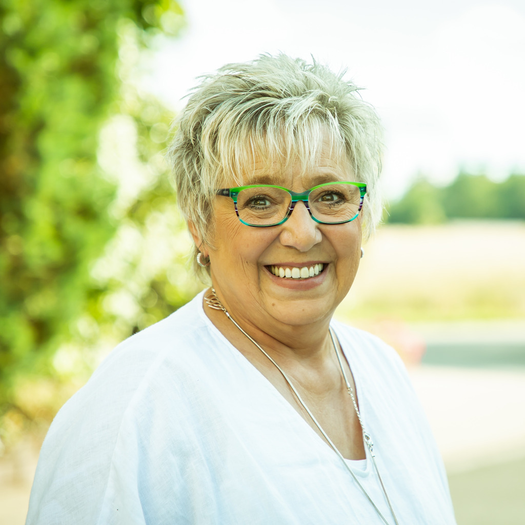 Heidi Kick's Instagram, Twitter & Facebook on IDCrawl