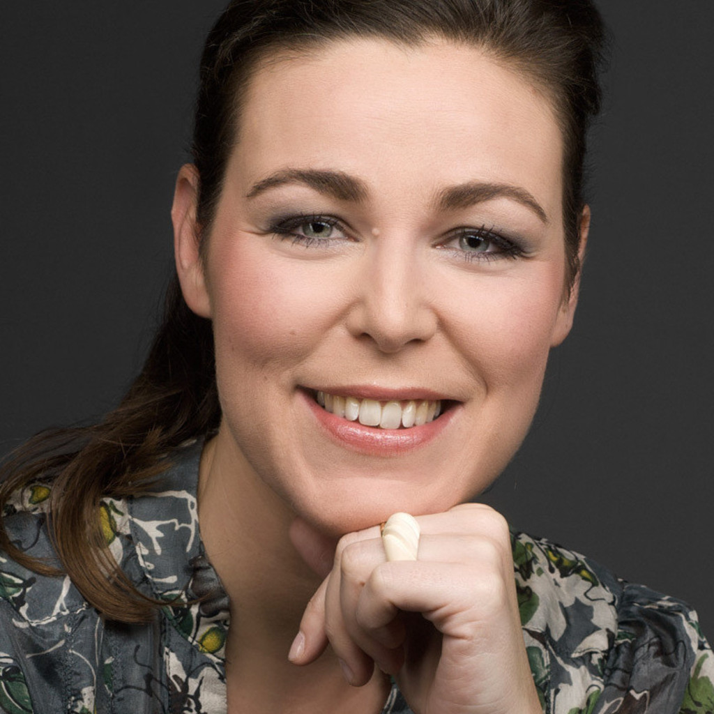 Julia Clément - Customer Service Representative - Aigle Deutschland ...